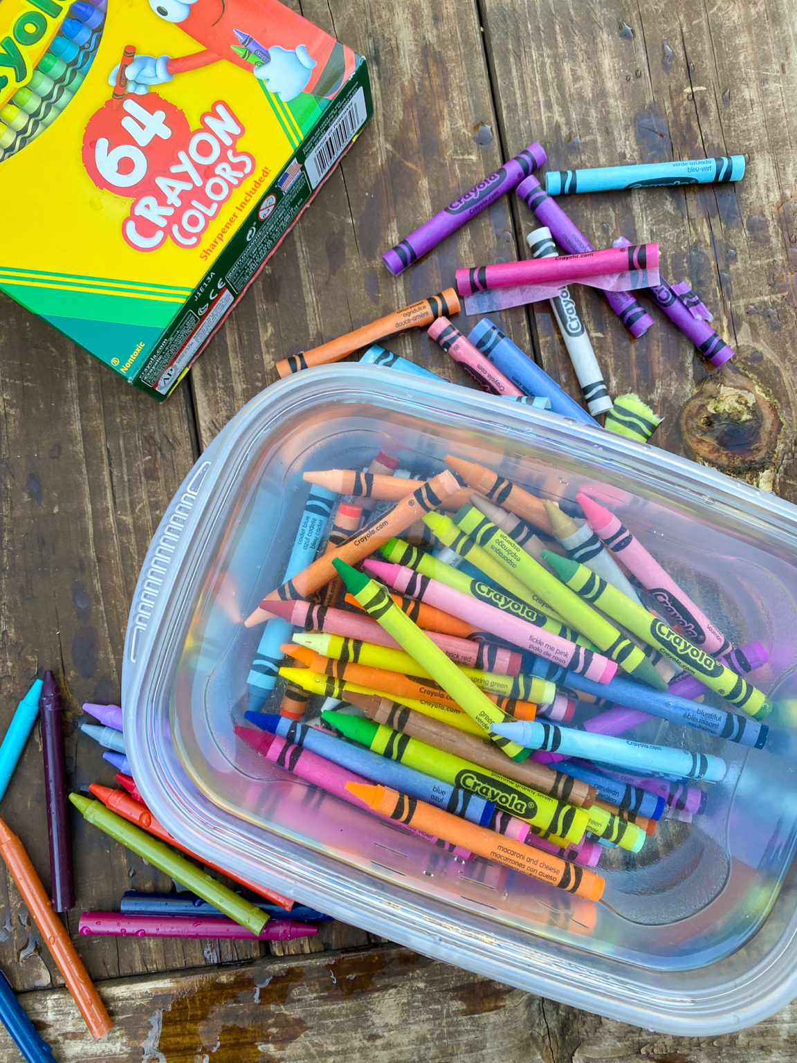 Colorful Custom Crayons for Party Favors (+ free printable tag!) | Life ...